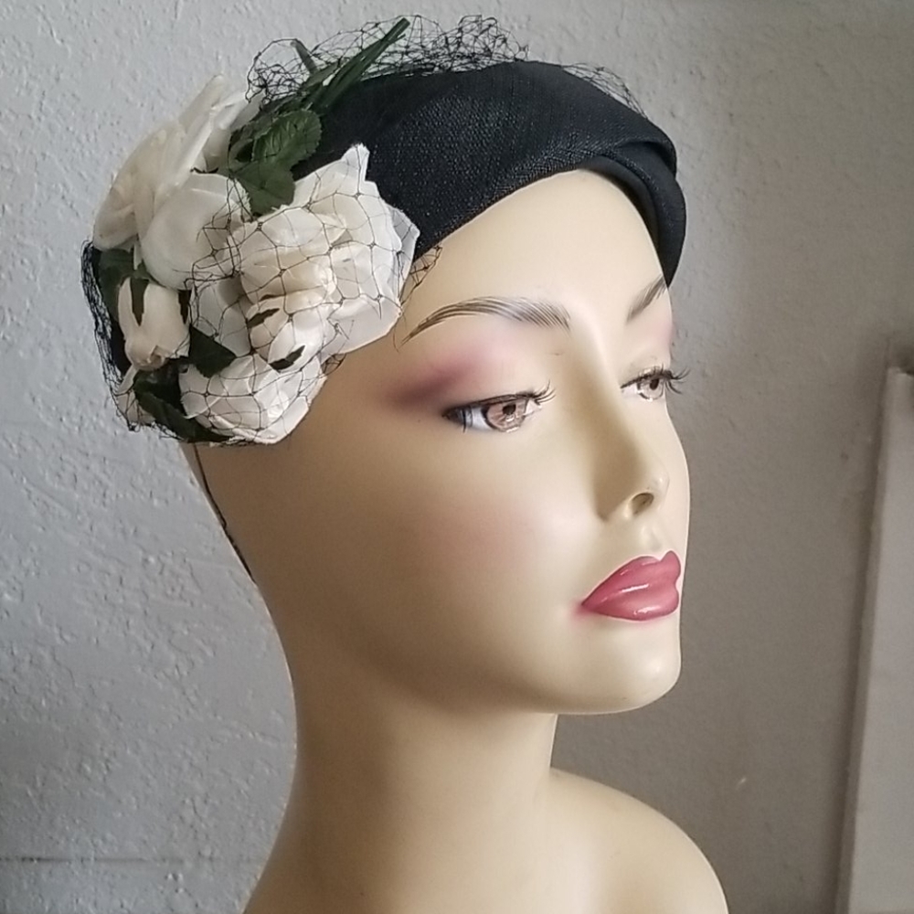Capulet Vintage Beauty With Rose's And Rosettes - Gem
